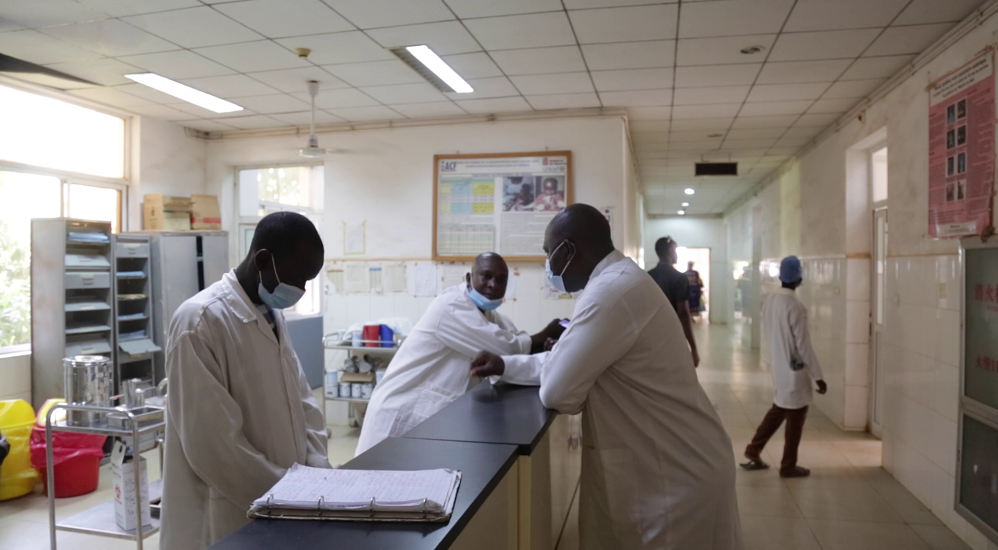 Covid-19: ce qui a changé dans le quotidien du personnel de l'hôpital ...